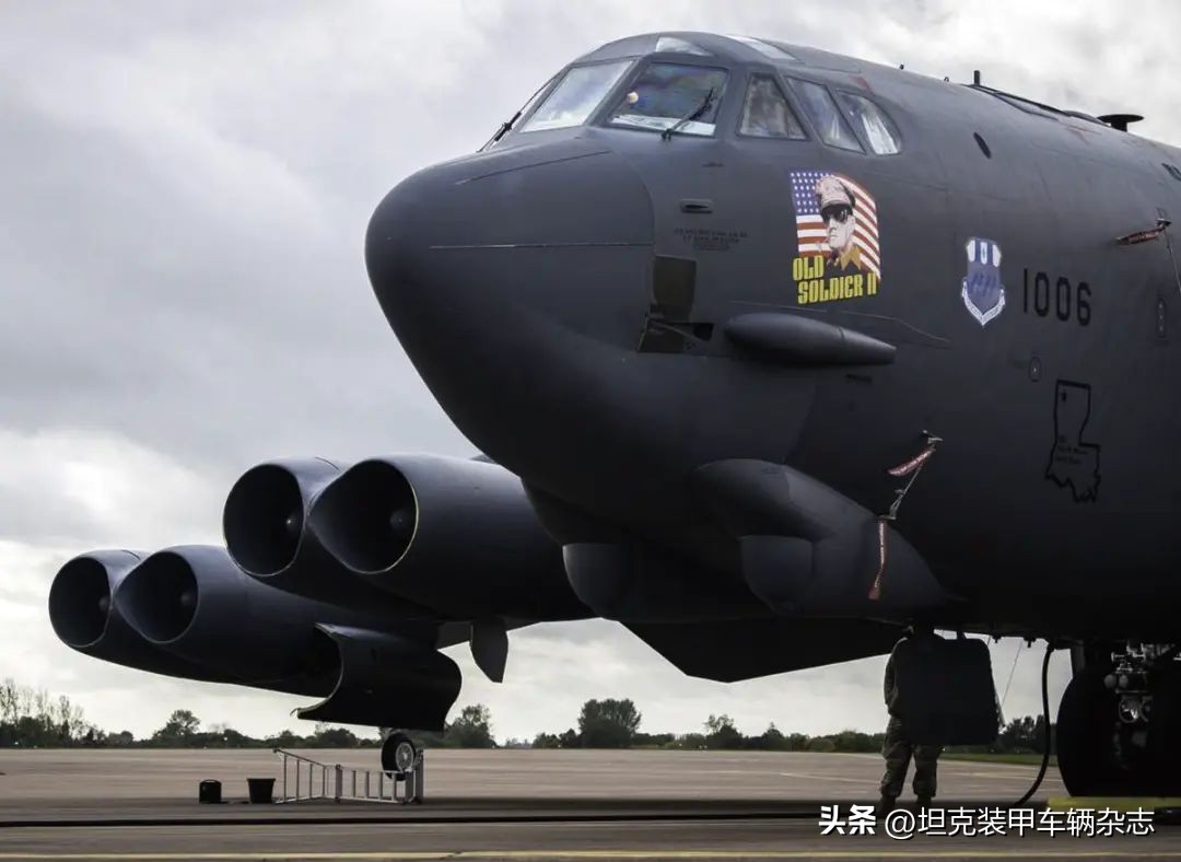 "Super Bat" - US Stealth Strategic Bomber Scanning "End" - iNEWS