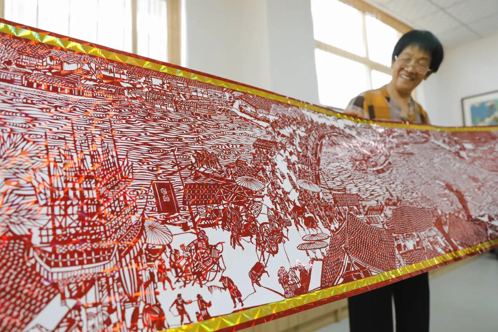 It took two years for the old man in Baofeng to complete the paper-cut ...