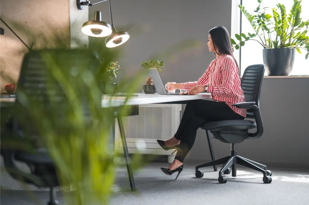 "High Heels"A weapon for women in the workplace: use high heels to lead ...