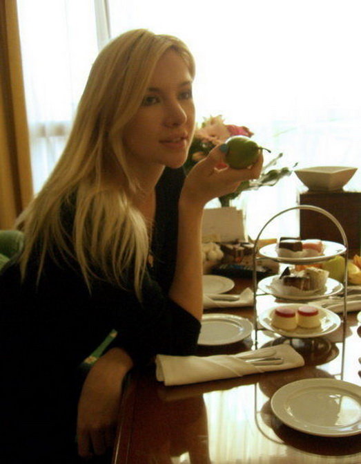 The woman with the softest body in the world, with completely ...