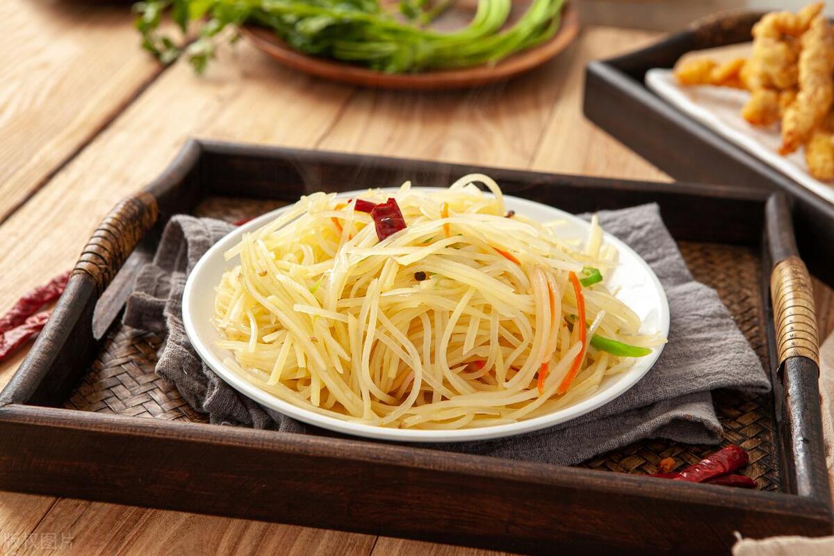 5 simple steps to make hot and sour potato shreds easily - iNEWS