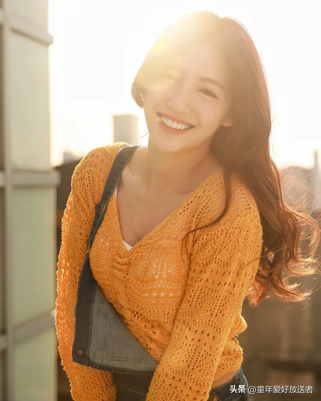 Wallpaper beauty - looking back at the goddess Li Enfei - iMedia