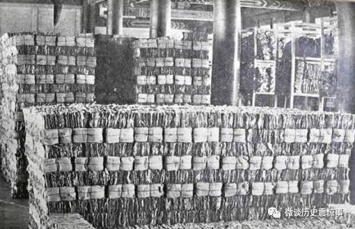 The four treasures that Chiang Kai-shek took away, the gold bar is the ...