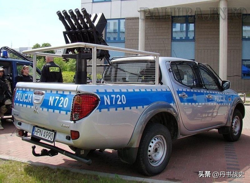 Polish AWGL-3 riot control system, five-barrel tear gas launcher - iNEWS