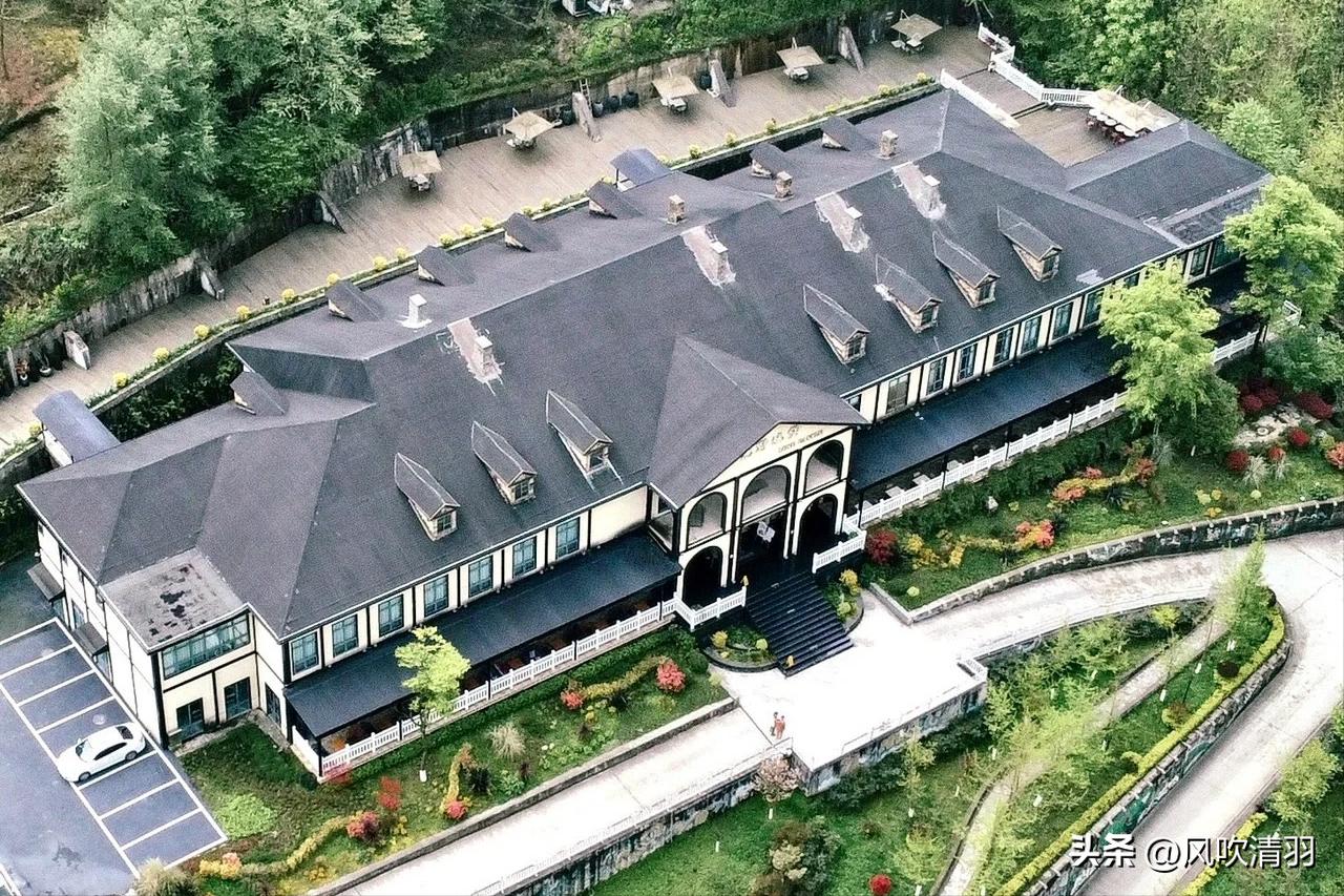 A 4A ancient town in Chengdu, known as the "Back Garden of Europe ...