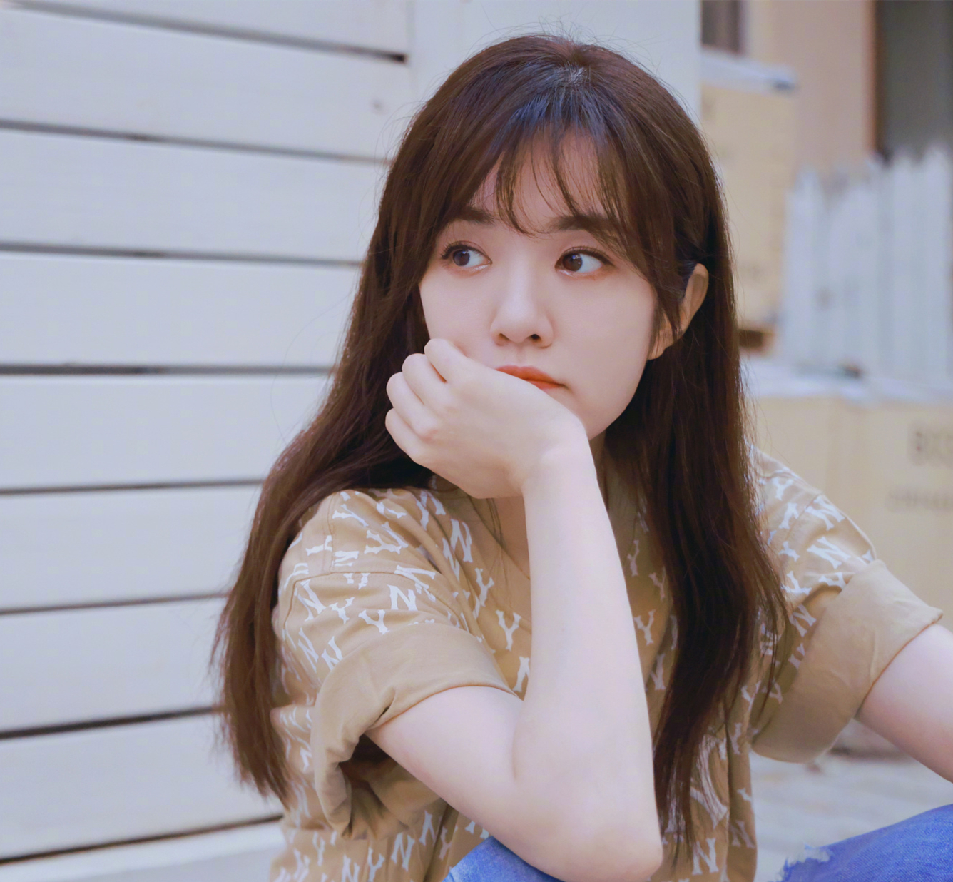 Appreciation of beautiful photos of Wang Xiaochen in casual dress - iNEWS