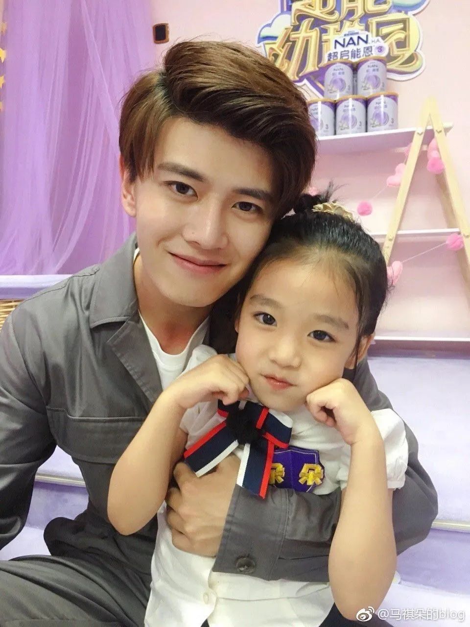 A close photo of Uncle Ren Jialun and his children, Ren Jialun's ...
