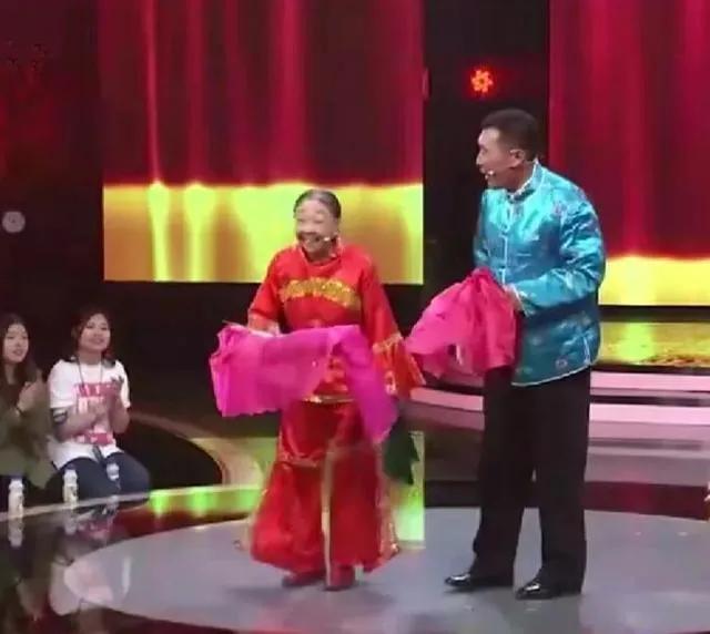 The two-person actor Ma Yuqin and Li Yucheng, the "old wife and young ...