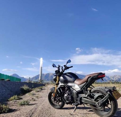 Motorcycle knights are on the road, keep their love for the mountains ...