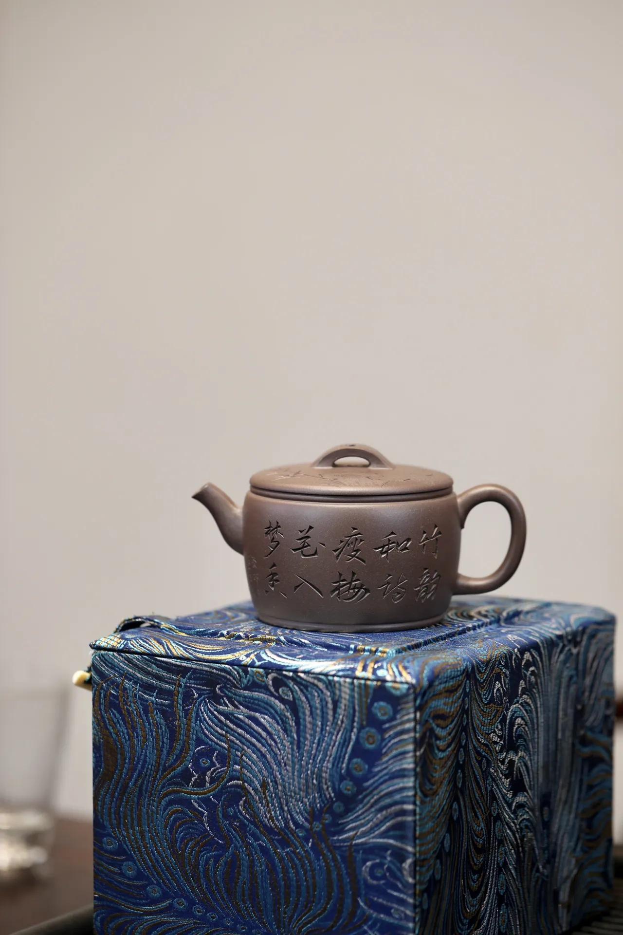 Raw ore materials are easy to raise, and the pots made are beautiful ...