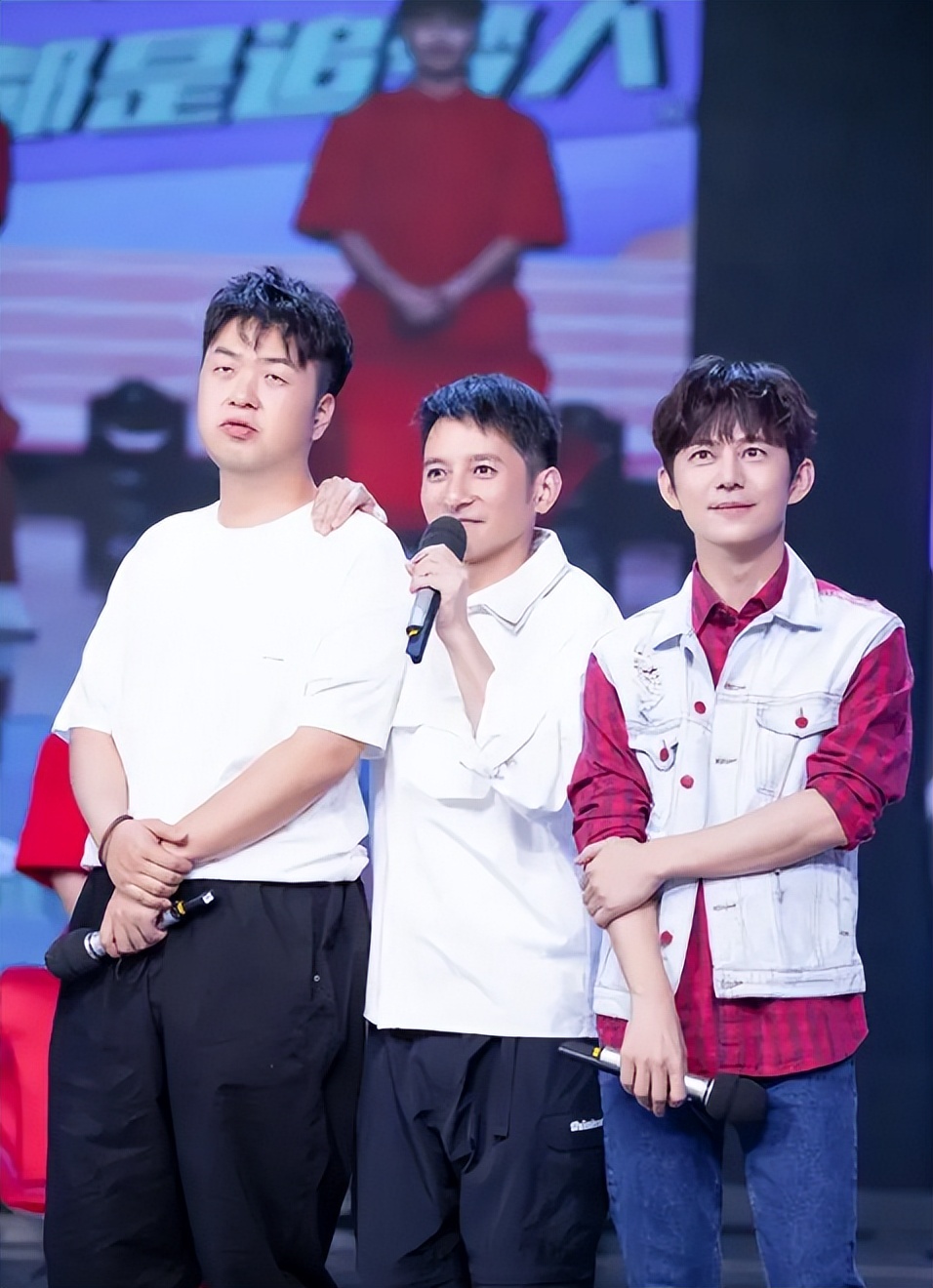 Visual design elements of variety shows—taking "Happy Camp" as an ...