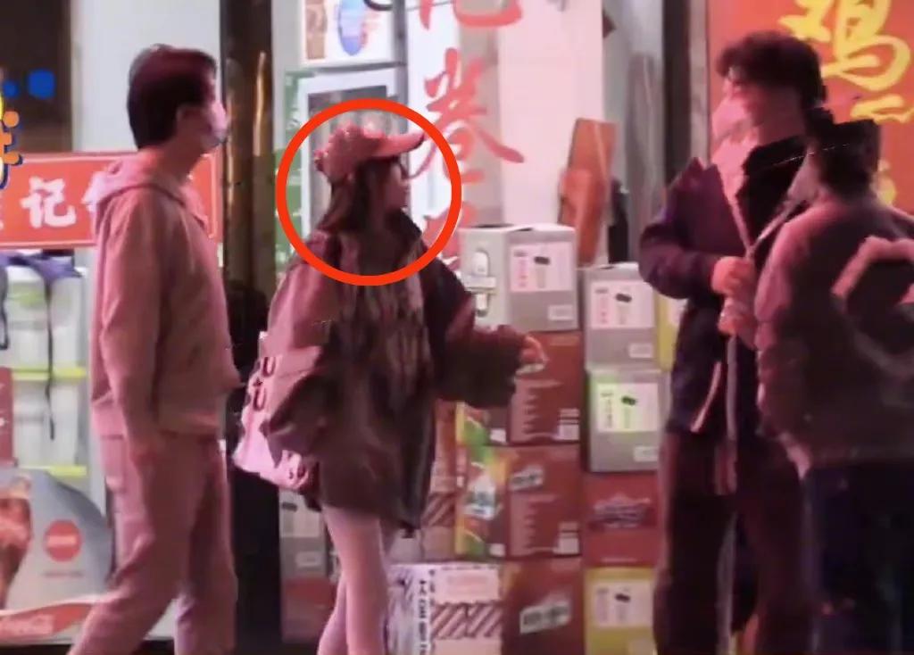 Pan Yueming brought his 10-year-old girlfriend to dinner. The two have ...