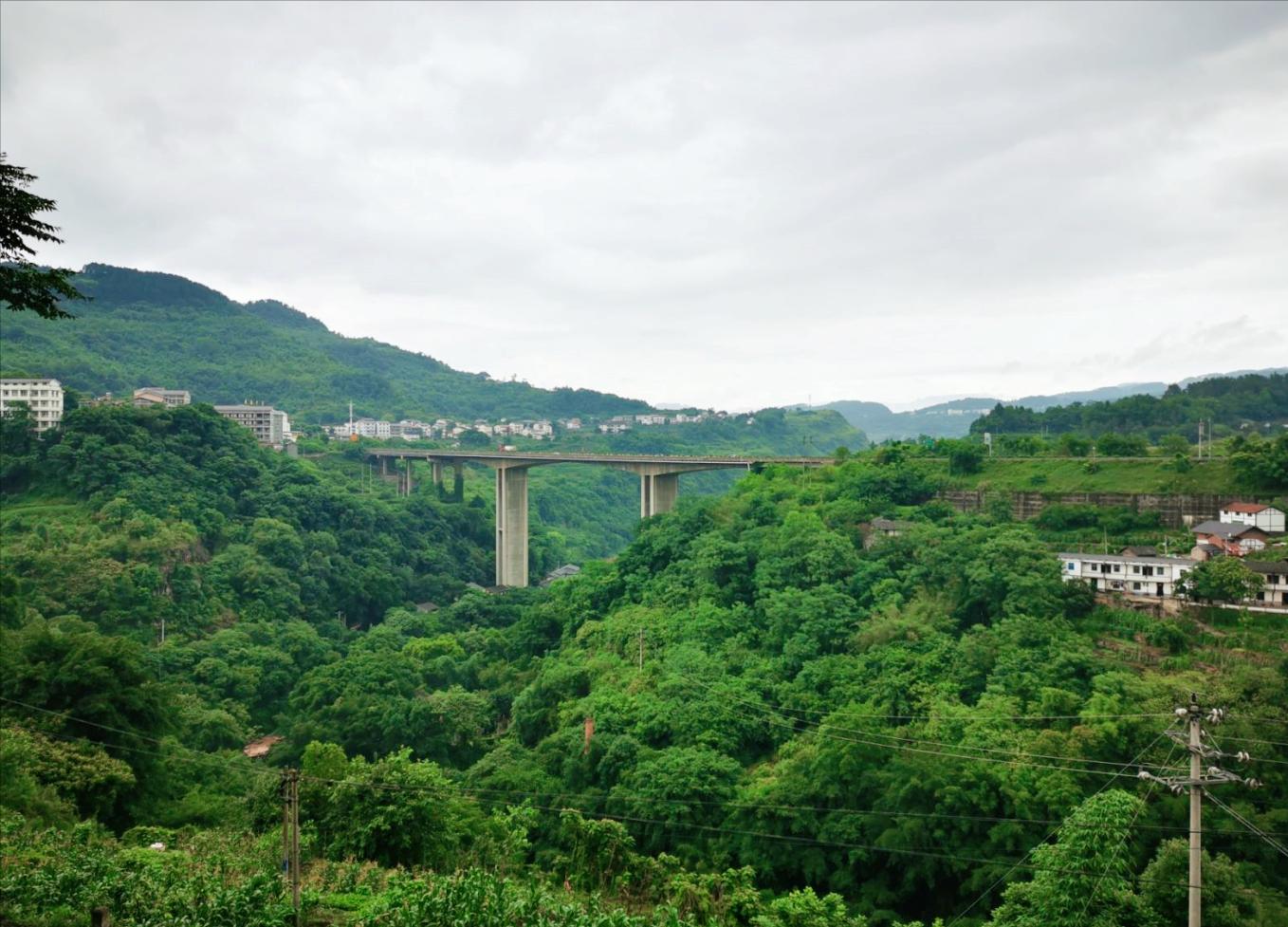 An undeveloped ancient town in Chongqing, the countryside is beautiful ...