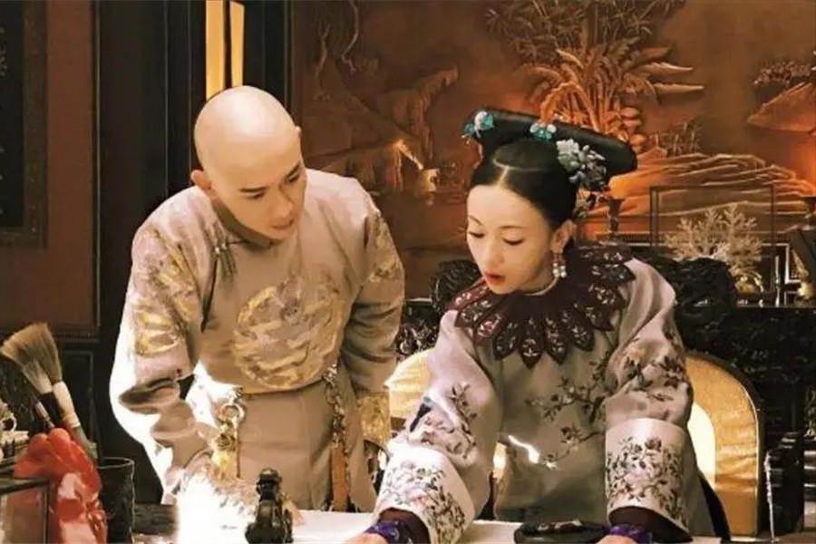 She is the real Erqing in history. She has a deep love with Fu Hengen ...