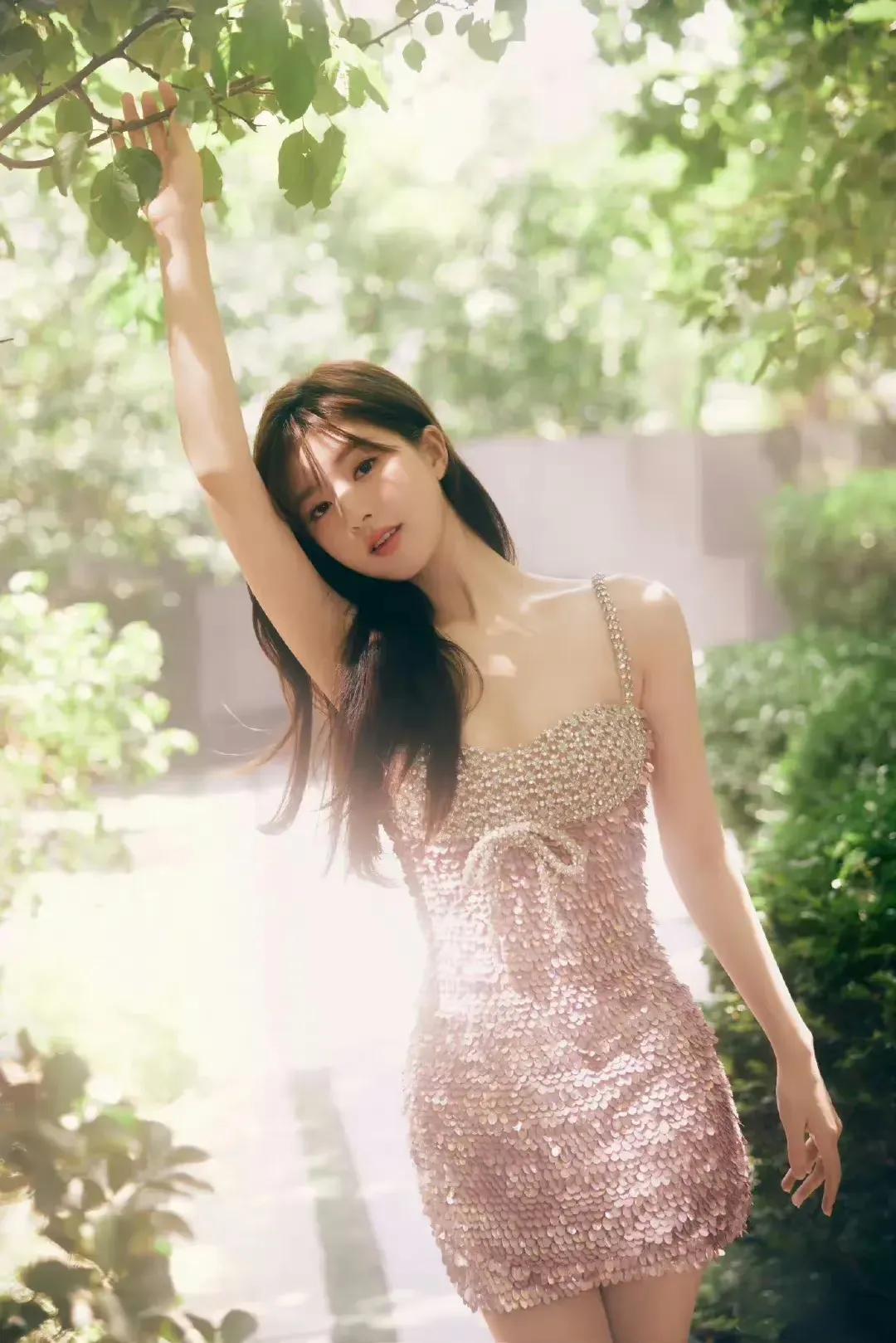 Actress Zhuangshan: Romantic Pink Series: Zhao Lusi, Zheng Xiuyan, Jiang Shuying, Chen Yuqi, Mao ...