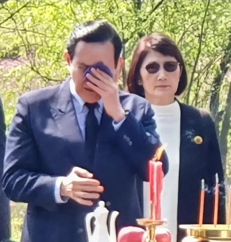 Ma Ying-jeou's Recognition of Ancestors - iMedia