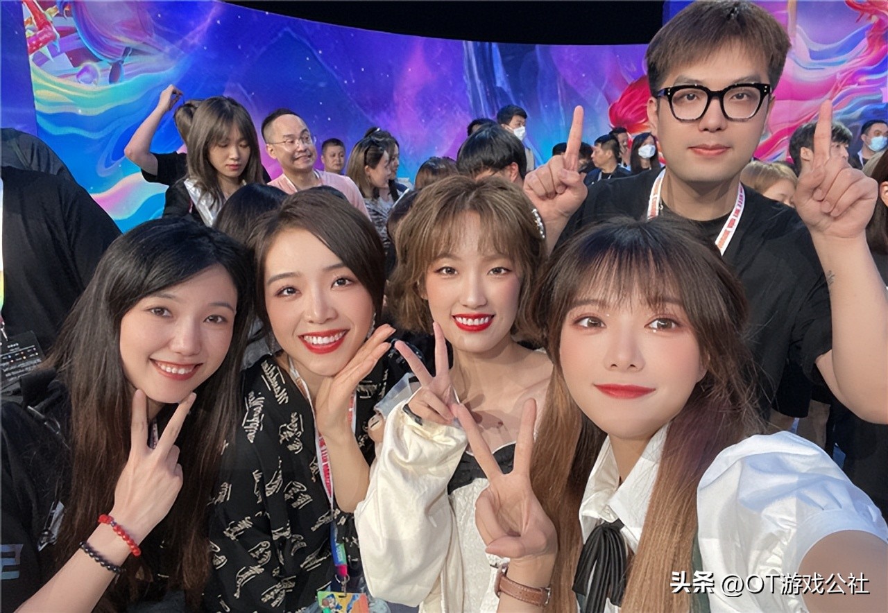 Yu Shuang tells a small backstage detail: the staff wept for RNG, but ...