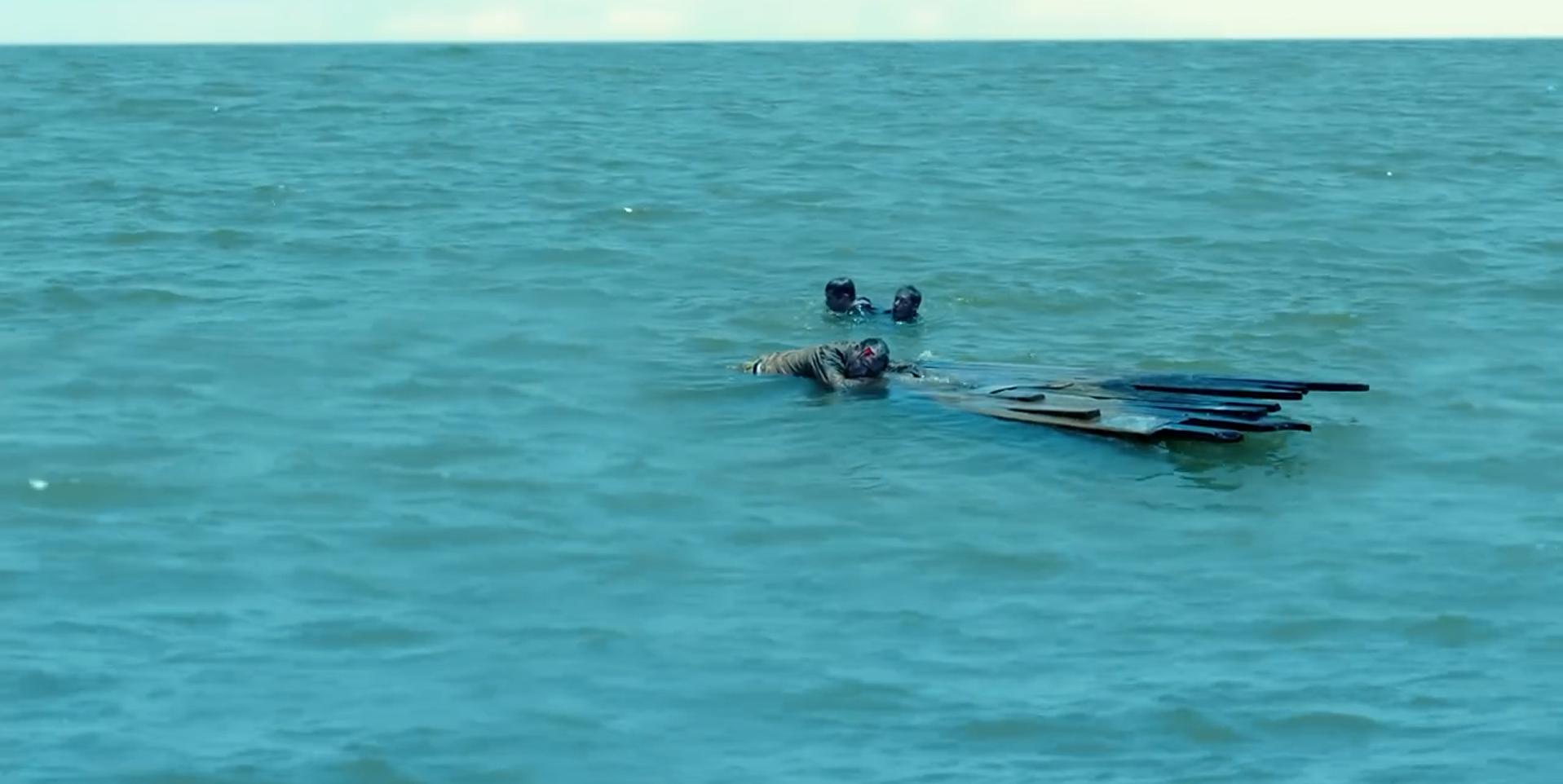 In 1945, a US warship sank and more than 800 US soldiers were eaten ...