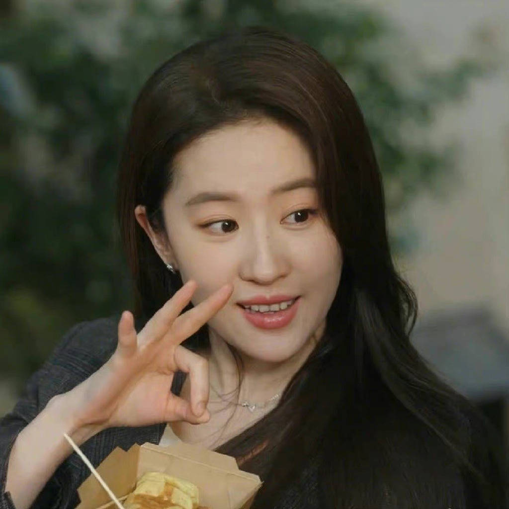 Liu Yifei took a group photo with Wu Yanshu's best friend - iMedia