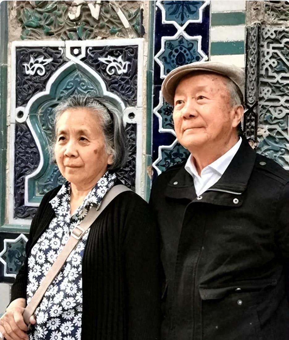 Famous female director Wang Haowei: She and her husband, a photographer ...