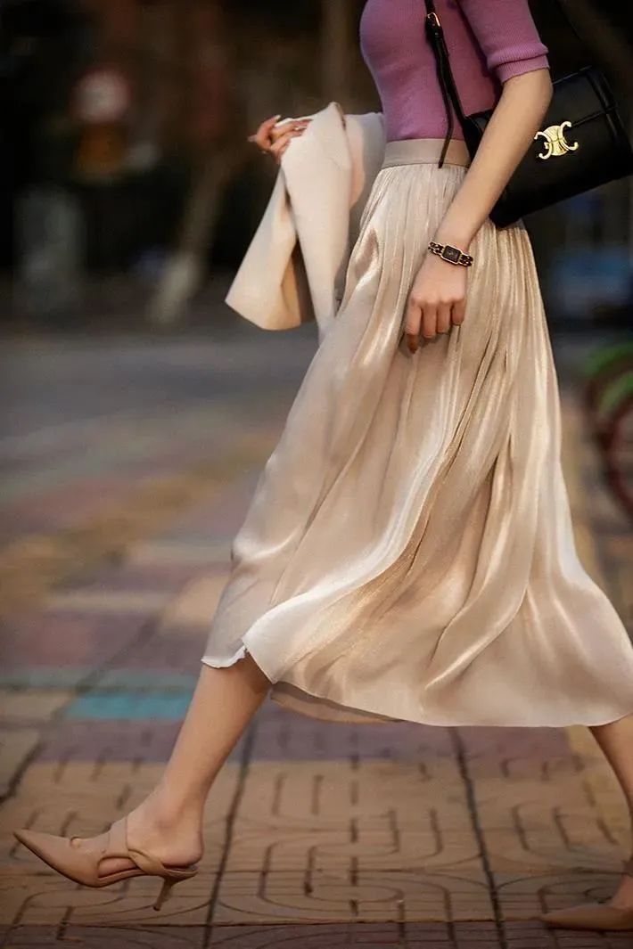 This is the most beautiful skirt in summer, it looks good on anyone who ...