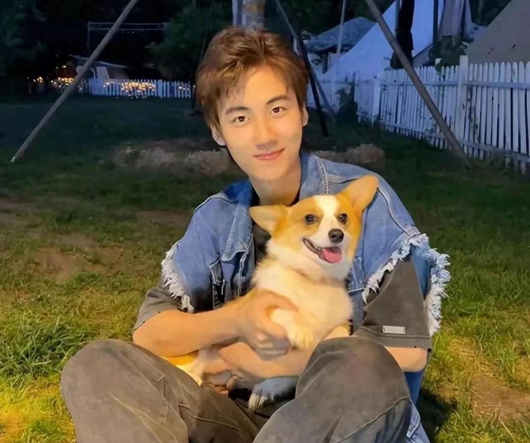 Actor Liu Feng unfortunately passed away at the age of 25. The cause of ...