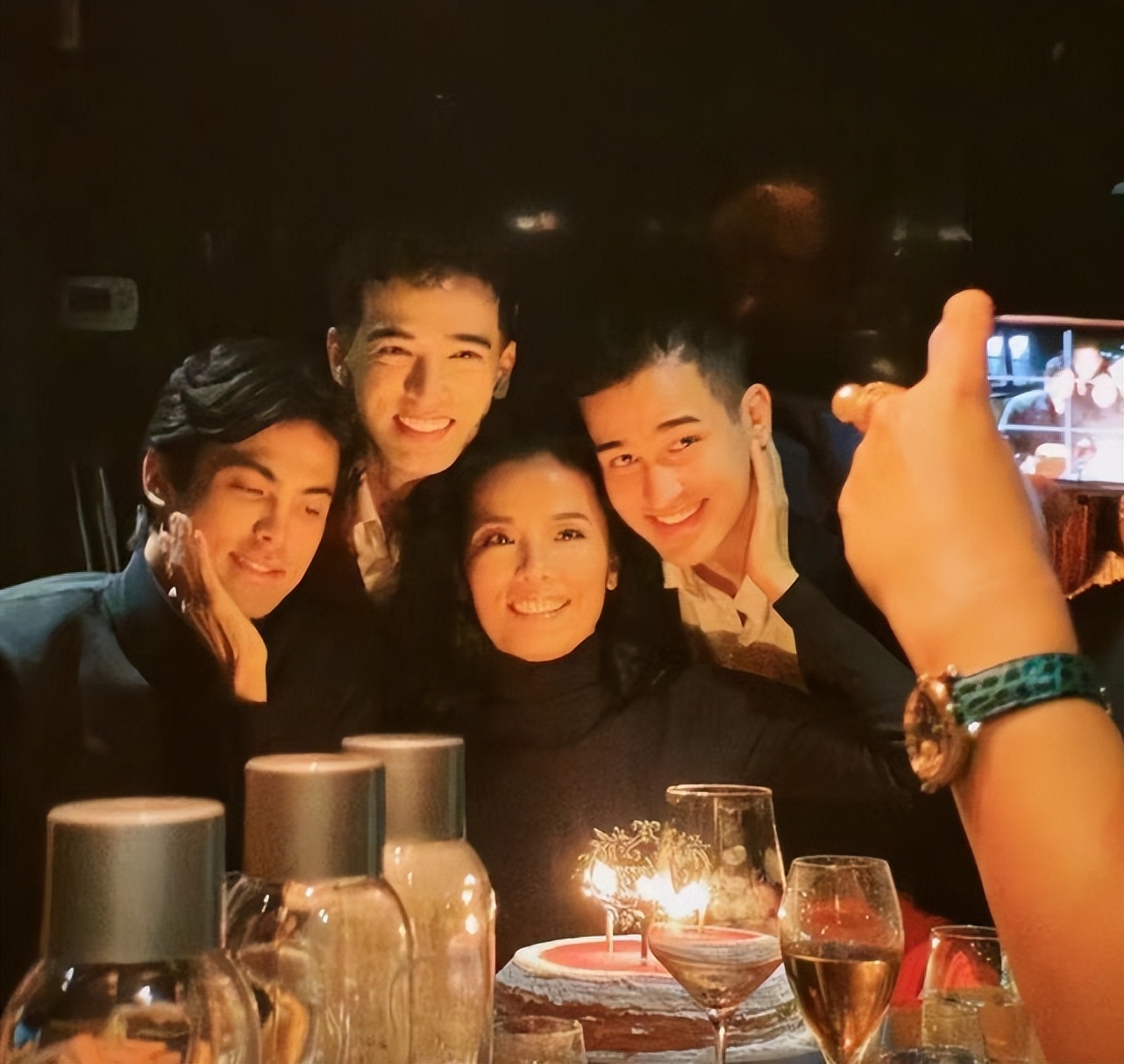 Queen Wei Wei announced the death of her ex-husband at the age of 83 ...