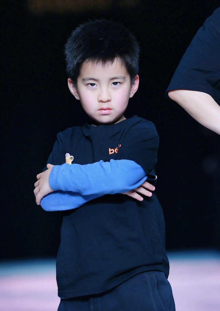 Jinxi's aunt, Sun Qian, took her baby to the catwalk, and her 6-year ...