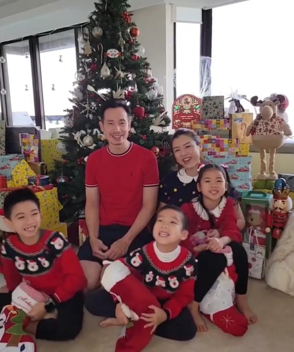 Chen Yinyu's family portrait is warm and loving, the three children are ...