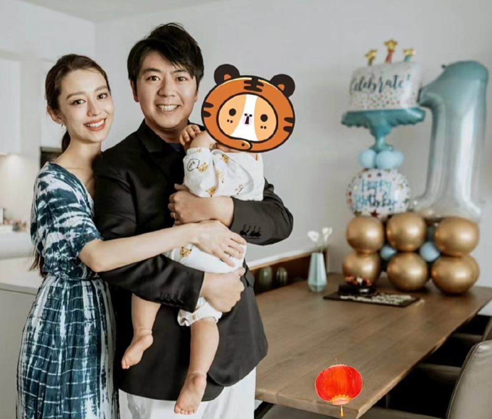 Lang Lang posted a family portrait to celebrate his 41st birthday, and ...