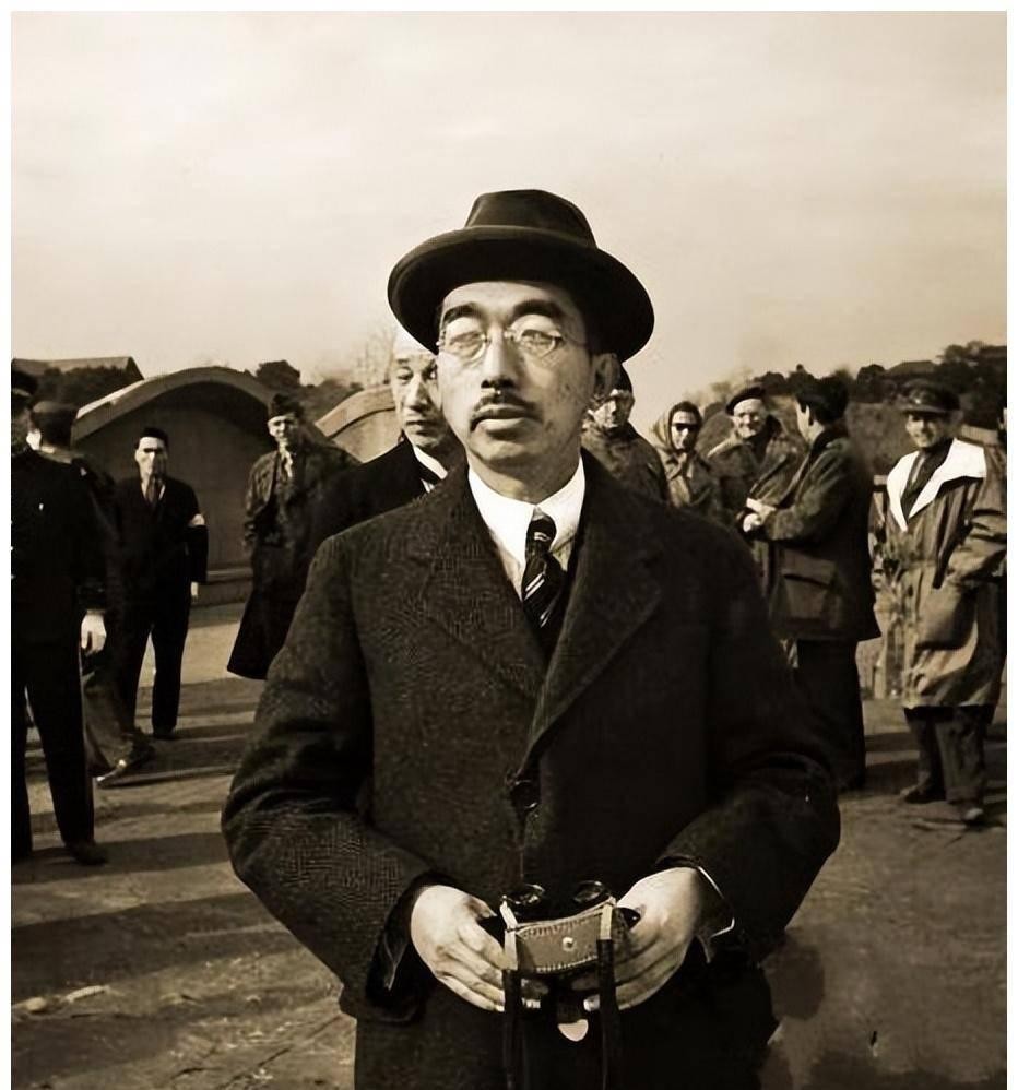 Why was MacArthur called the "emperor"? Look at how domineering he was ...