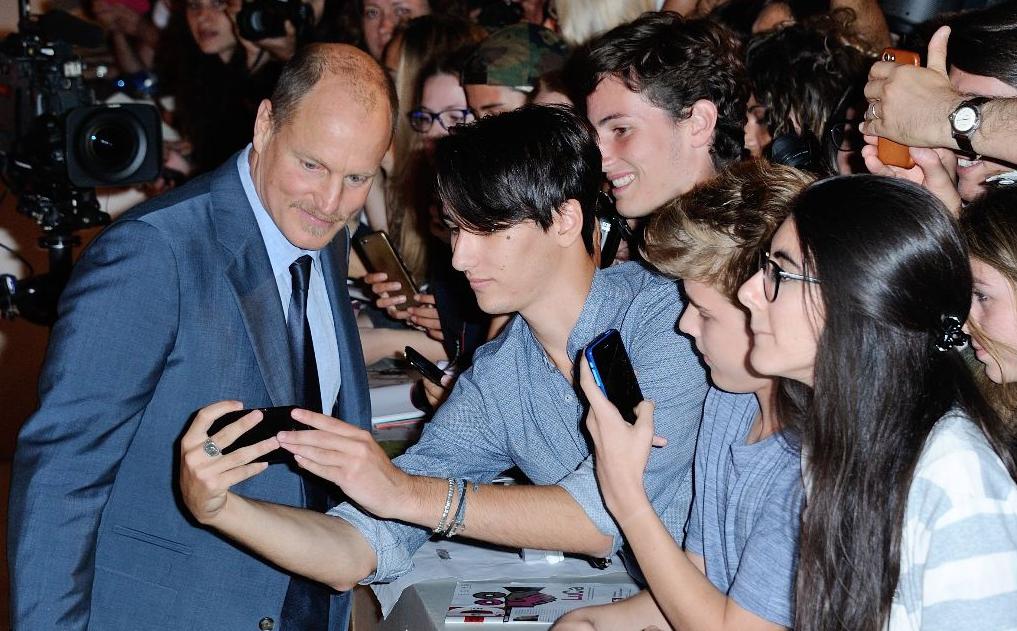 The way of communication between film and television actors and ...