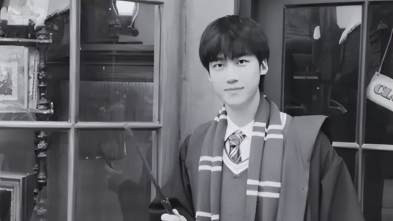 The scene of actor Liu Feng's funeral was exposed, and many classmates ...