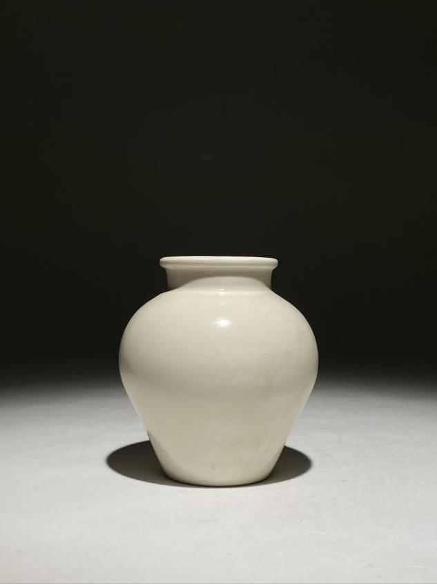 In the heyday of Tang porcelain, underglaze blue and Chinese white were ...