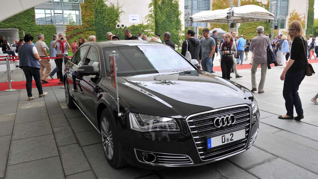 German Chancellor Angela Merkel's Audi A8L Security bulletproof car - iNEWS