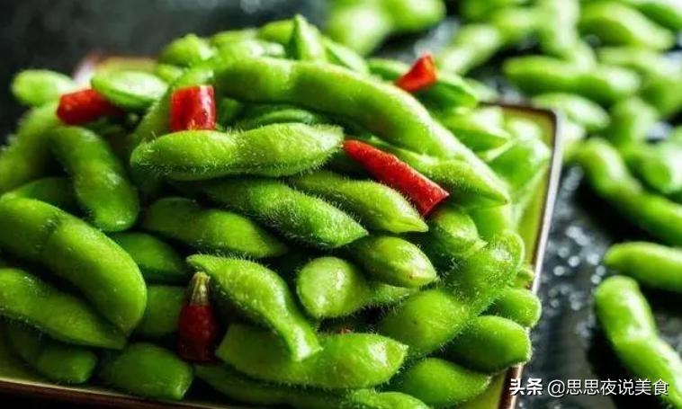 Boiled edamame should not be put in the pot, it will turn yellow if it ...