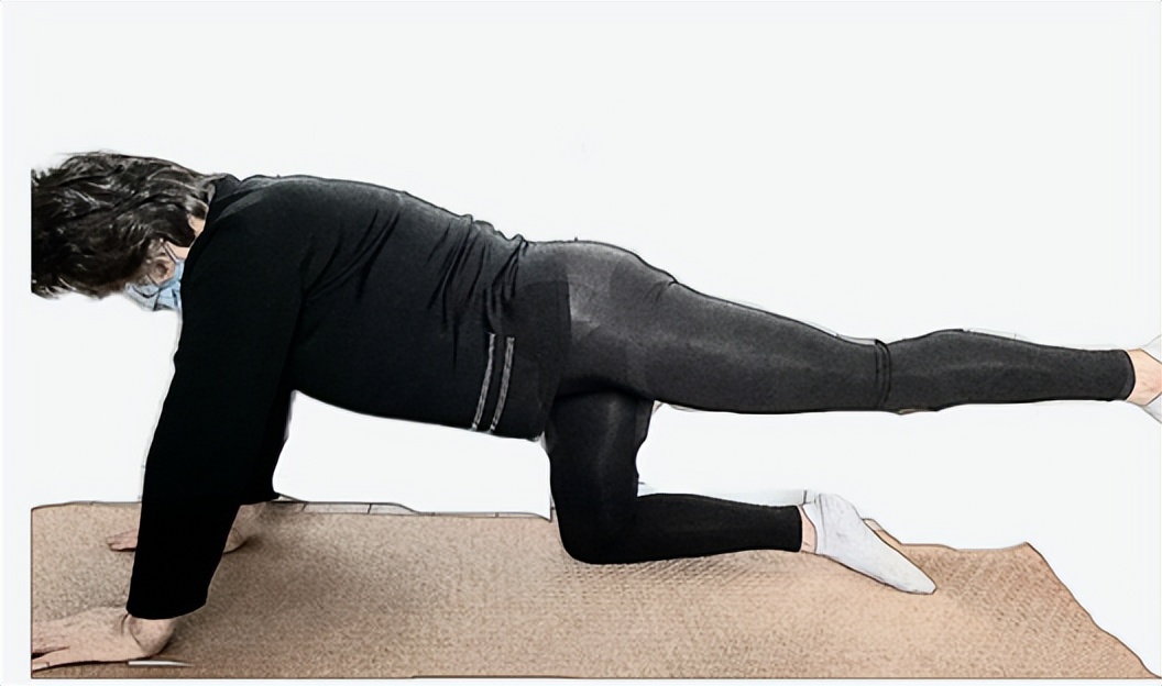 The elderly only need to learn these simple actions to strengthen the ...