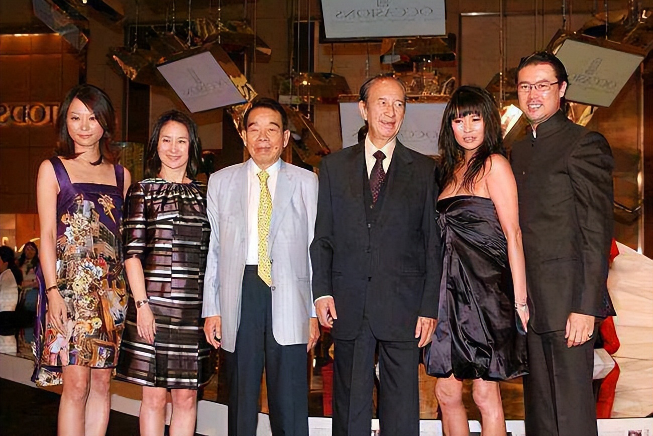 Gambling king Lu Zhihe has made his move. He has spent billions to ...