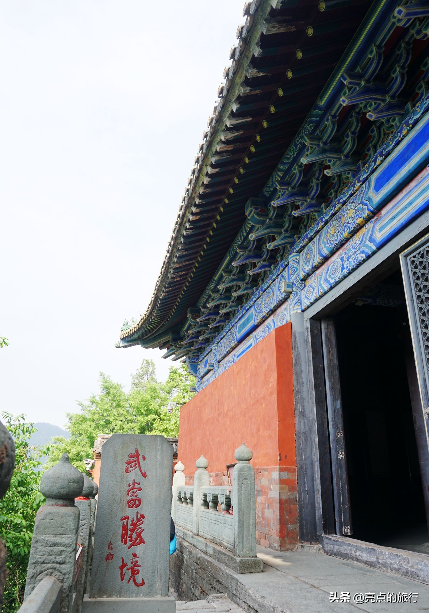 The most thrilling place in Nanyan Palace in Wudang Mountain - iNEWS