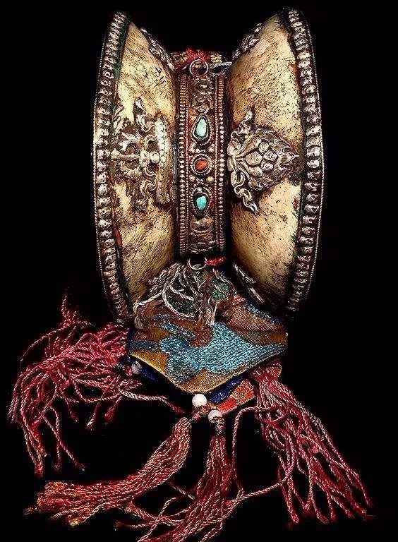 Human skin thangka, human bone instruments... Don't enter if you are ...