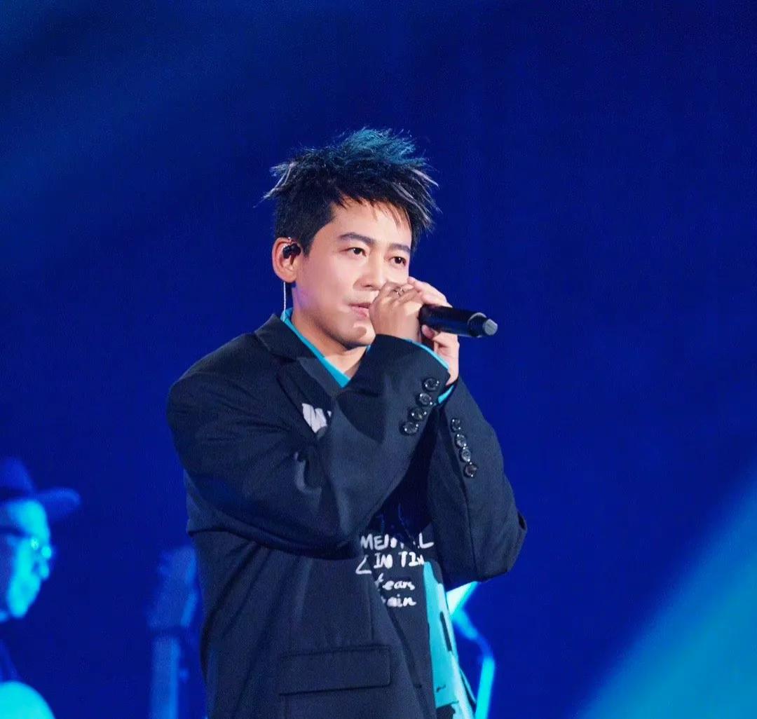 Su Xing's first solo concert in 16 years since debut! - iNEWS