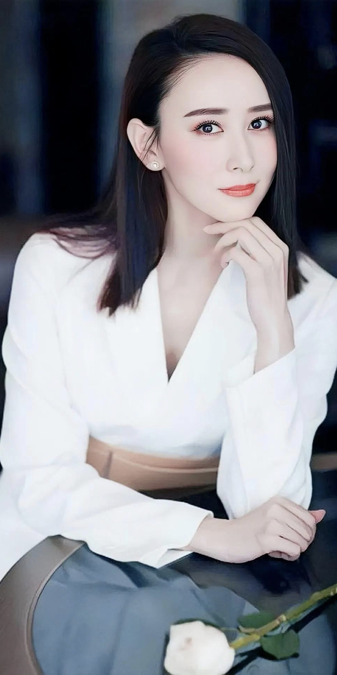 Jing Hu - the beauty of intellectual style - iNEWS