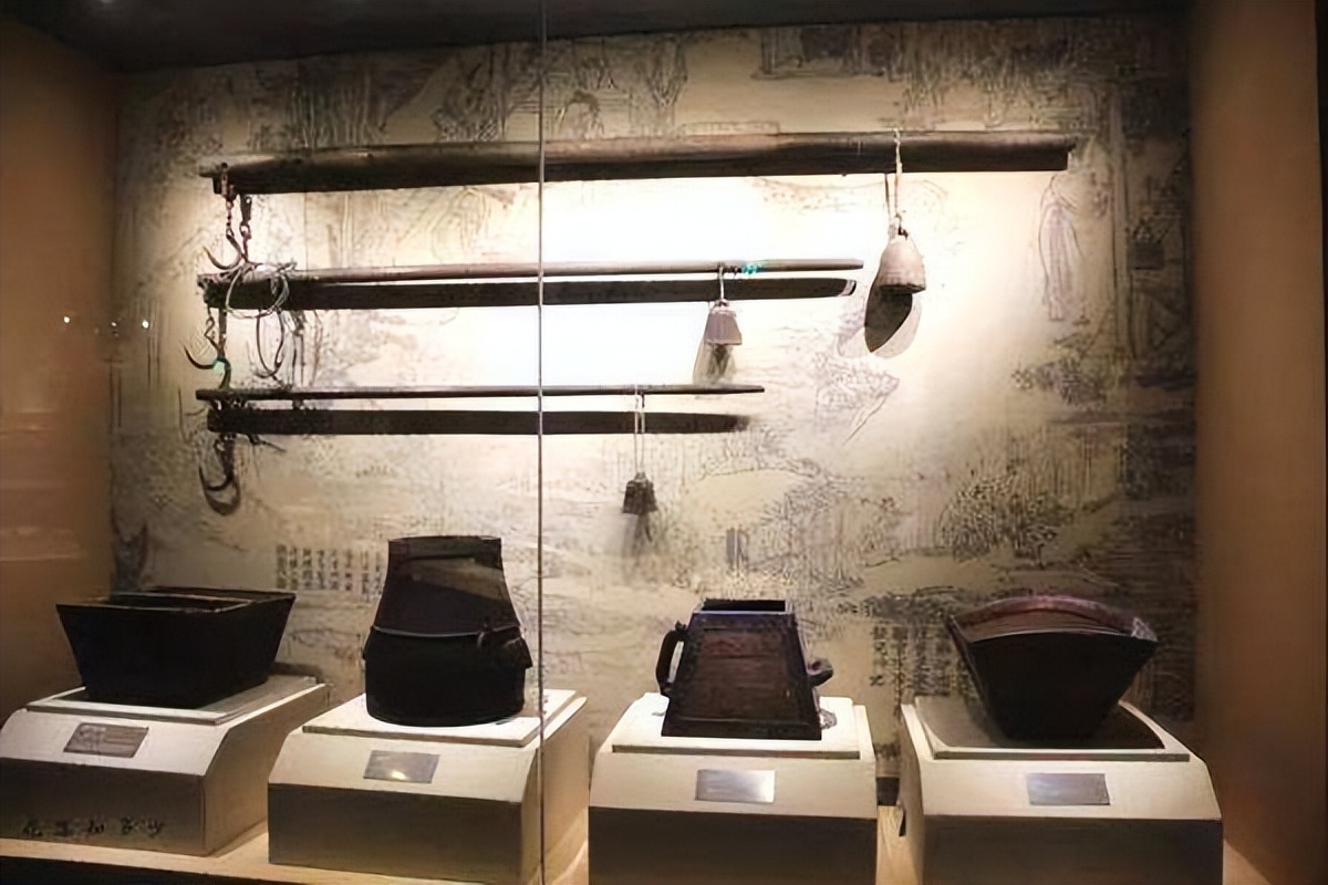 Why did Qin Shi Huang unify written currency and weights and measures ...