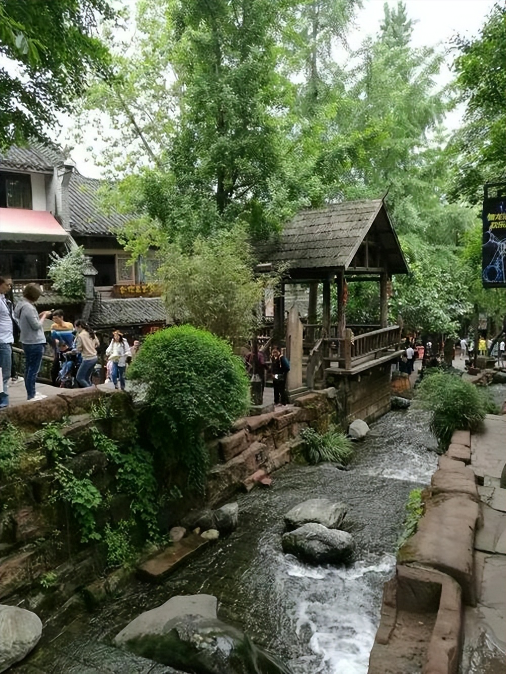 Chengdu Huanglongxi Ancient Town, the first town in Tianfu, the back ...