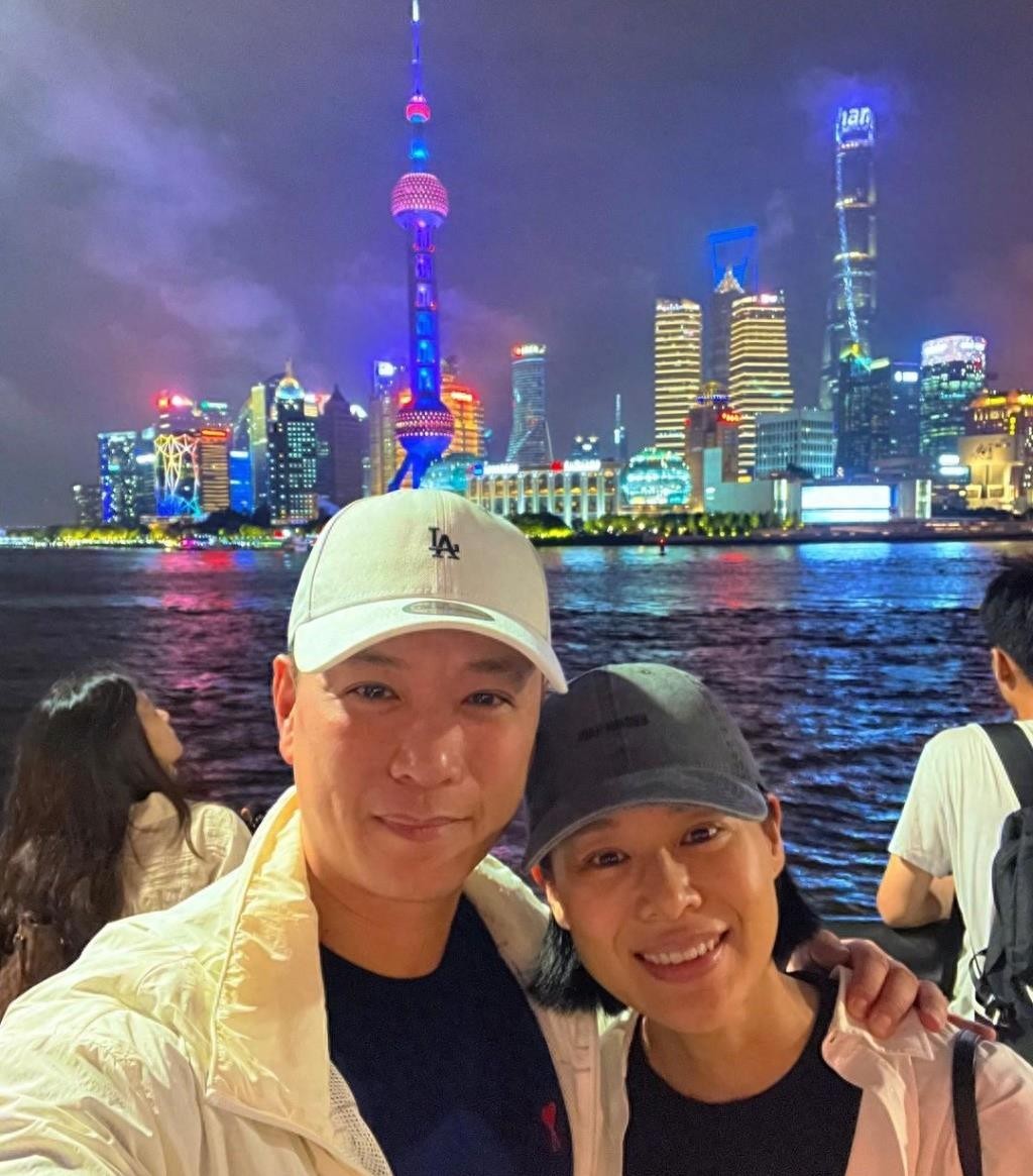 The recent photos of 43-year-old Myolie Wu are ruined. Her face is ...