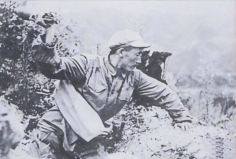 The Kuomintang general witnessed the People's Liberation Army marching ...