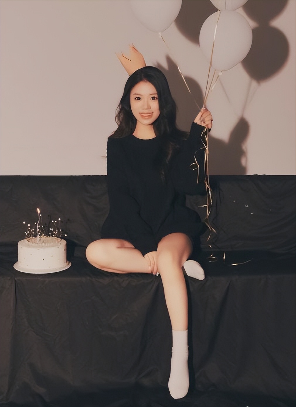 Yang Qian showed off her beautiful legs on her birthday, and made a lot of money after winning ...