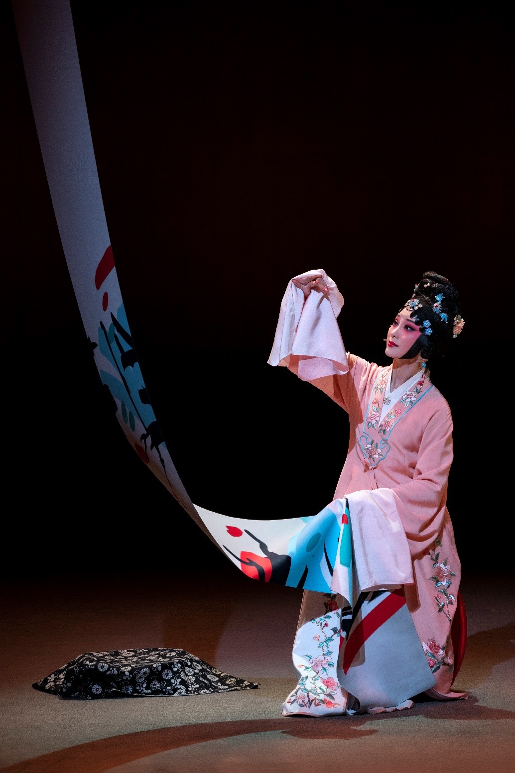 Zheng Fangfang, the leading actor of Jin Opera "Wanghailoutai ...