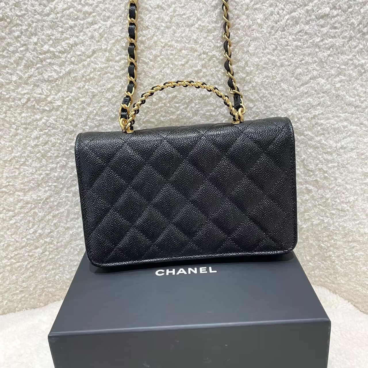 The handle ceiling! Chanel 22s new woc - iNEWS