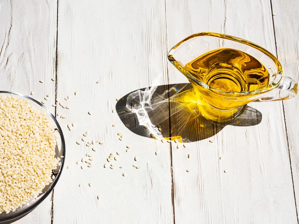 Sesame oil also contains sesame phenol, which has good benefits for the ...